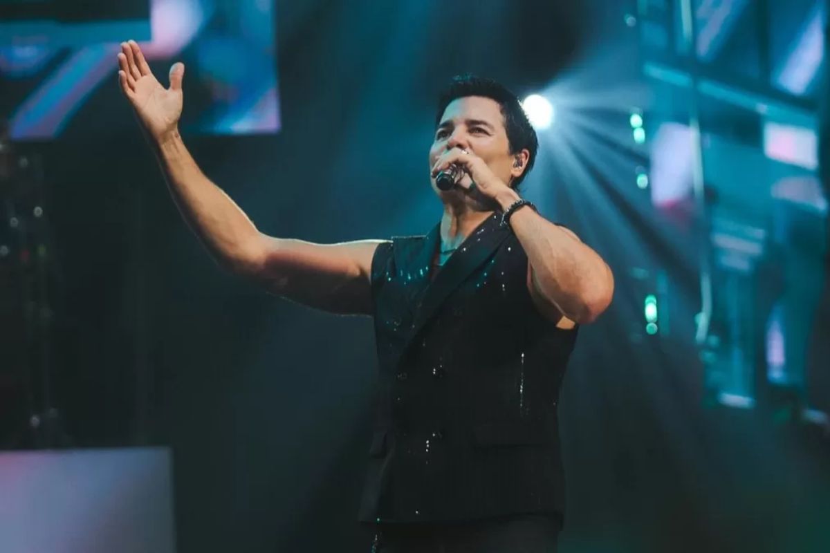 Chayanne deslumbra en su regreso a México con la gira Bailemos Otra Vez - Crónica Maya