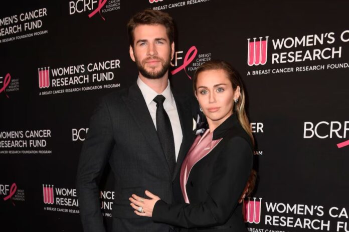 Miley Cyrus lanza sutil dardo a Liam Hemsworth con dedicatoria en vinilo de su nuevo álbum ...